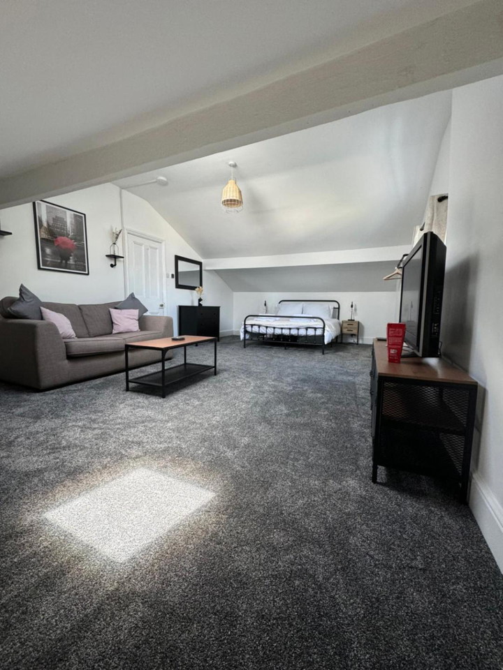 The Eaves - Victorian Second Floor, Open Plan Apartment - Lancashire