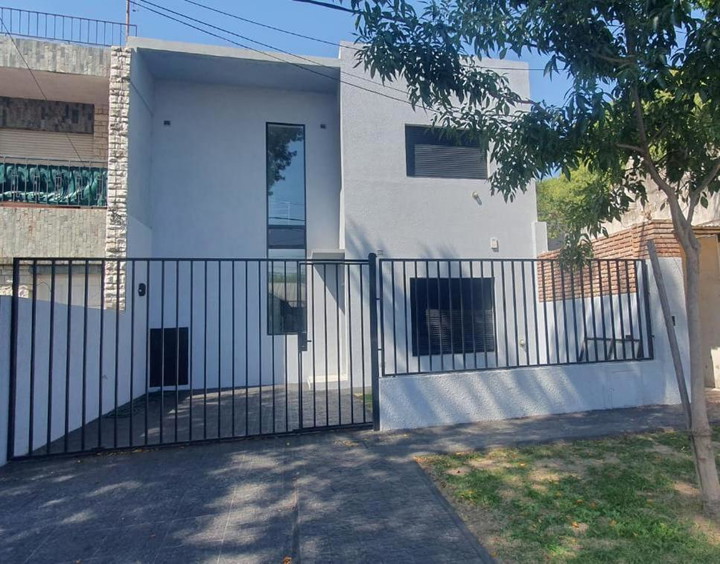 Casa En La Florida A Metros Río - Rosario