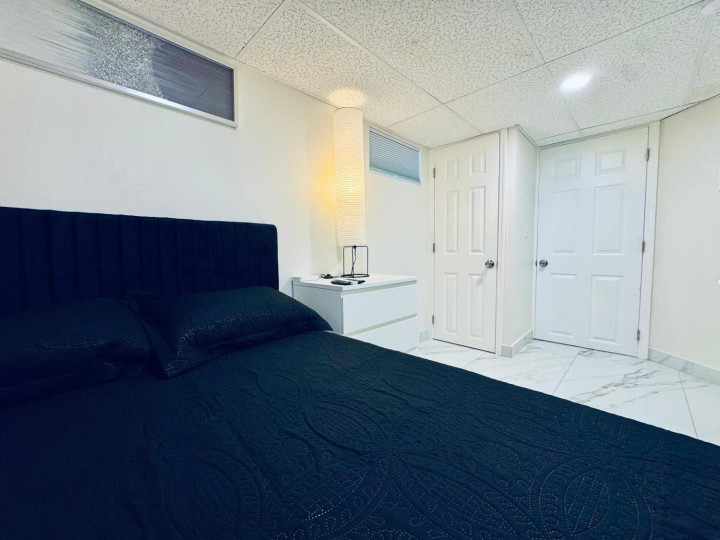 Luxury Designer Room With Workspace Smart Tv And Fast Wifi - Paterson, NJ