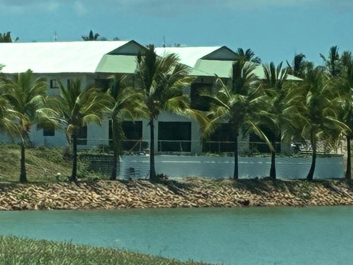 Luxury Waterfront Home Hinchinbrook Lodge - Cardwell