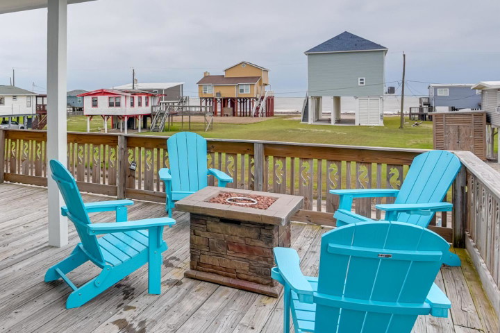 Near Surfside Jetty County Park: Home W/ Deck! - Surfside Beach, TX