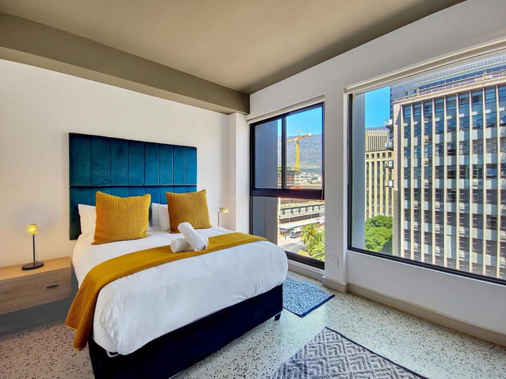 Luxurious Hotel-type Living Couples Retreat- Pool - Camps Bay