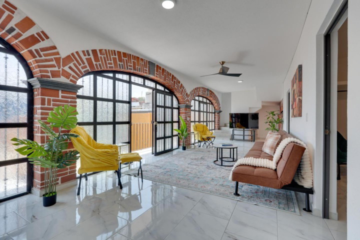 Stylish & Spacious Unit W/ Deck In Cuernavaca - Cuernavaca