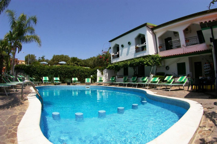 Hotel Marinella - Private Free Parking - Grotticelle Beach 200 M - Italy