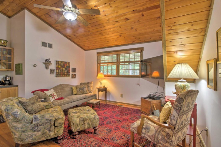 Couples Cabin - 5 Mi To Dt Berkeley Springs! - Berkeley Springs, WV