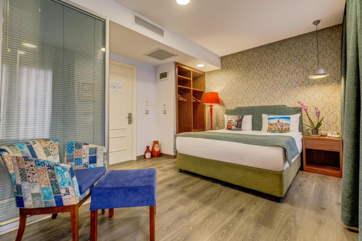 Sometimes Hotel - Balat
