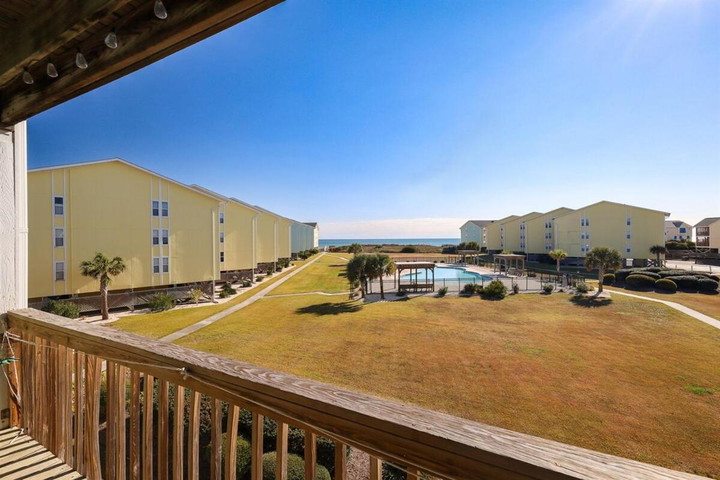 The Salty Pineapple- Ocean Views & Beach Access - North Carolina