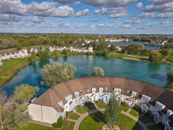 Charming Lake House Nature Retreat In Cotswold Water Park, South Cerney Near Cirencester - Cirencester