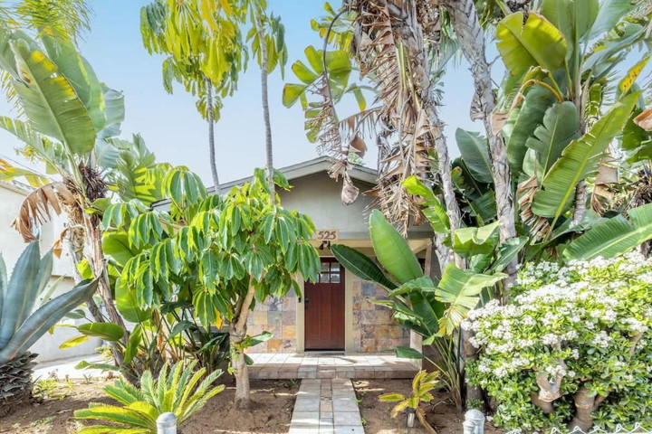 Vintage Beach Bungalow - Carlsbad, CA