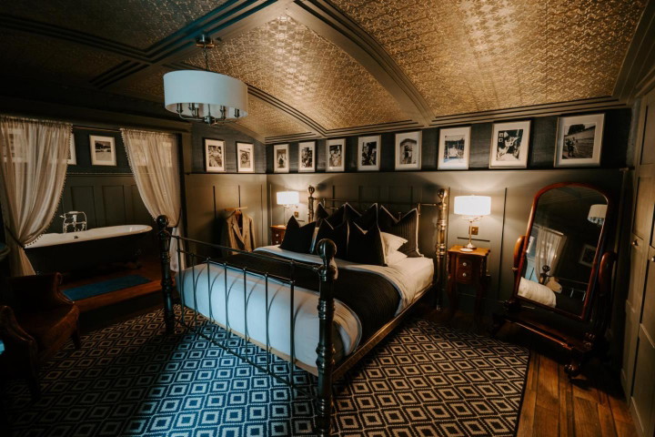 Sheddington Manor - 2 Bedroom Guest House & Cinema - Belfast