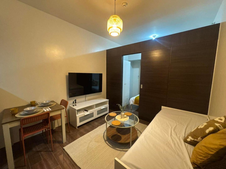 Air Residences Makati 1br Hall And Balcony - Pasay