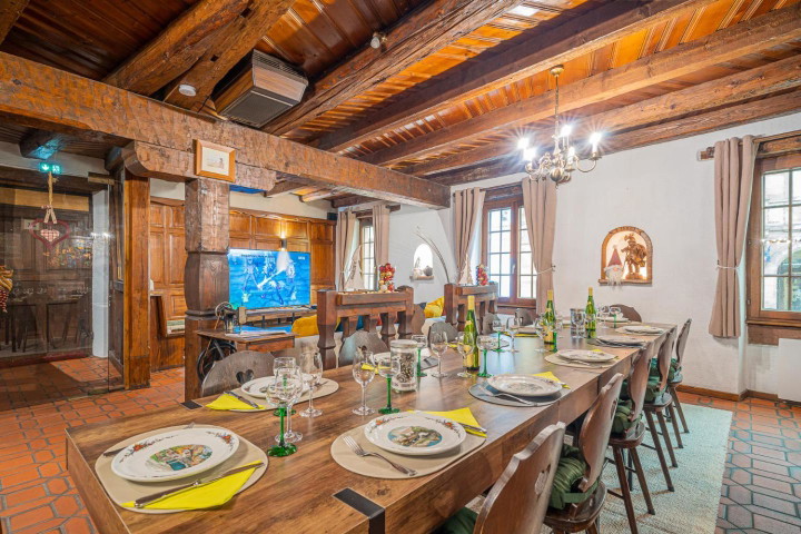 Maison De Groupe - Salle De Jeux, Cuisine, Salle à Manger Et Salon Ouverts - Bergheim, France