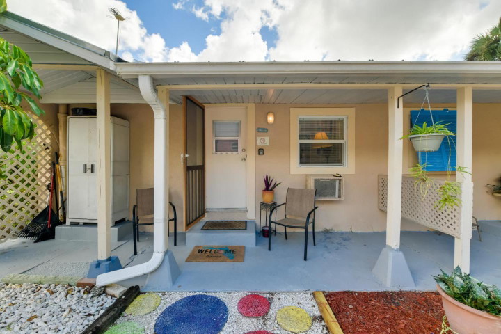 1 Mi To Nokomis Beach: Quiet Getaway W/ Fire Pit - Venice Beach, FL