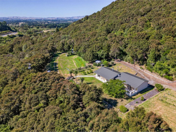 Hill Cottage - Featherston Holiday Home - Upper Hutt