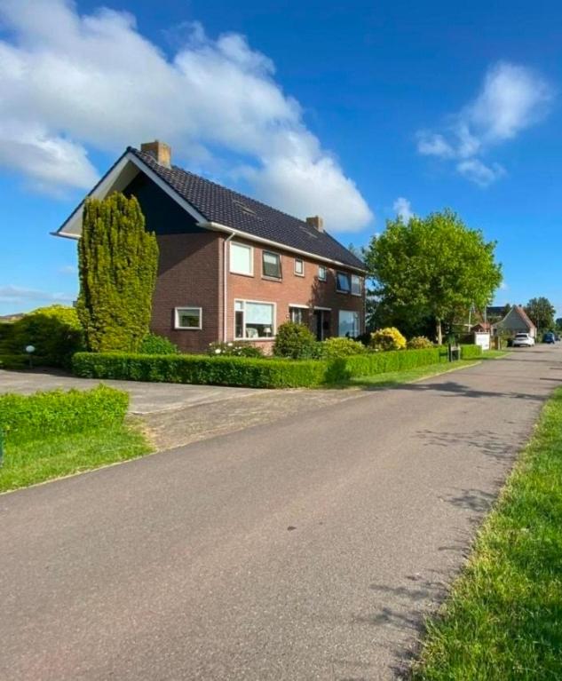 Huis Bij Het Water In Uitstekend Fiets-, Vis- En Vaargebied - Sneek