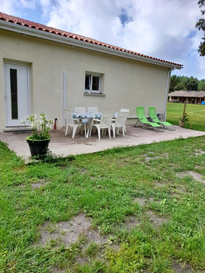 Maison Petit Ion Jean Mi Et Flo - France