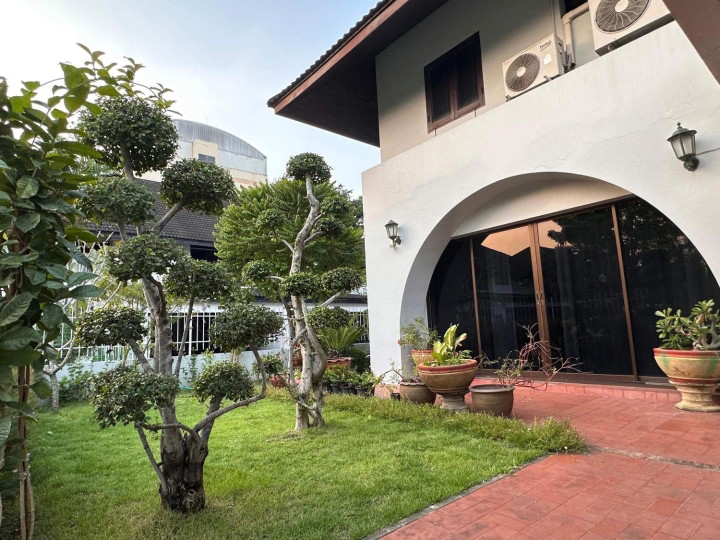 Newly-renovated Modern Private Thai Villa With Swimming Pool -