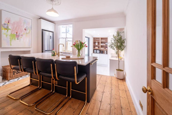 Elegant 3 Bedroom Home In The Centre Of Cheltenham - Cheltenham