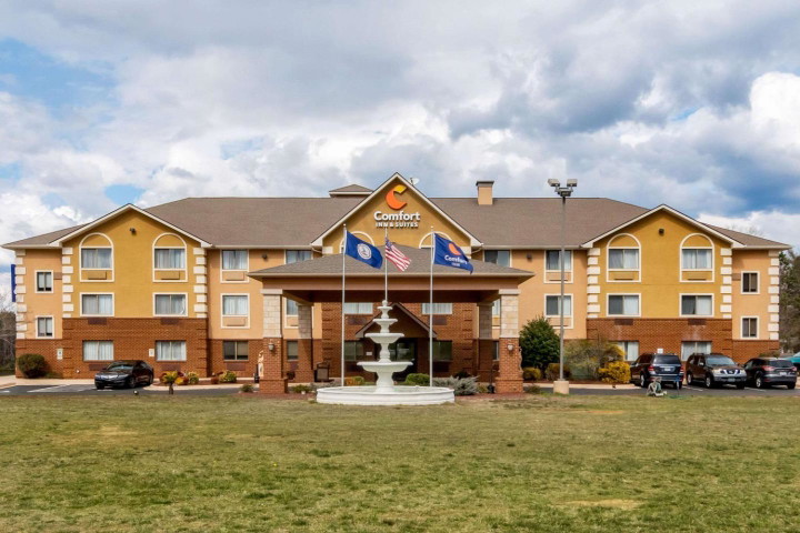 Comfort Inn & Suites South Hill I-85 - Lake Gaston