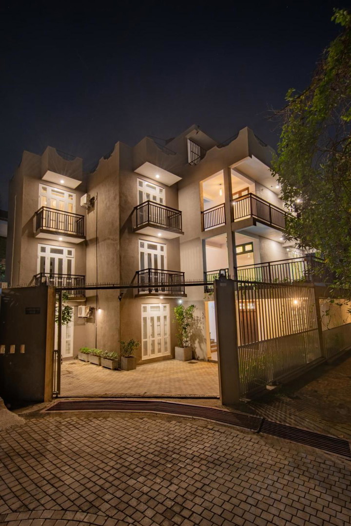 Glowing Crescent Holiday Apartments - Colombo