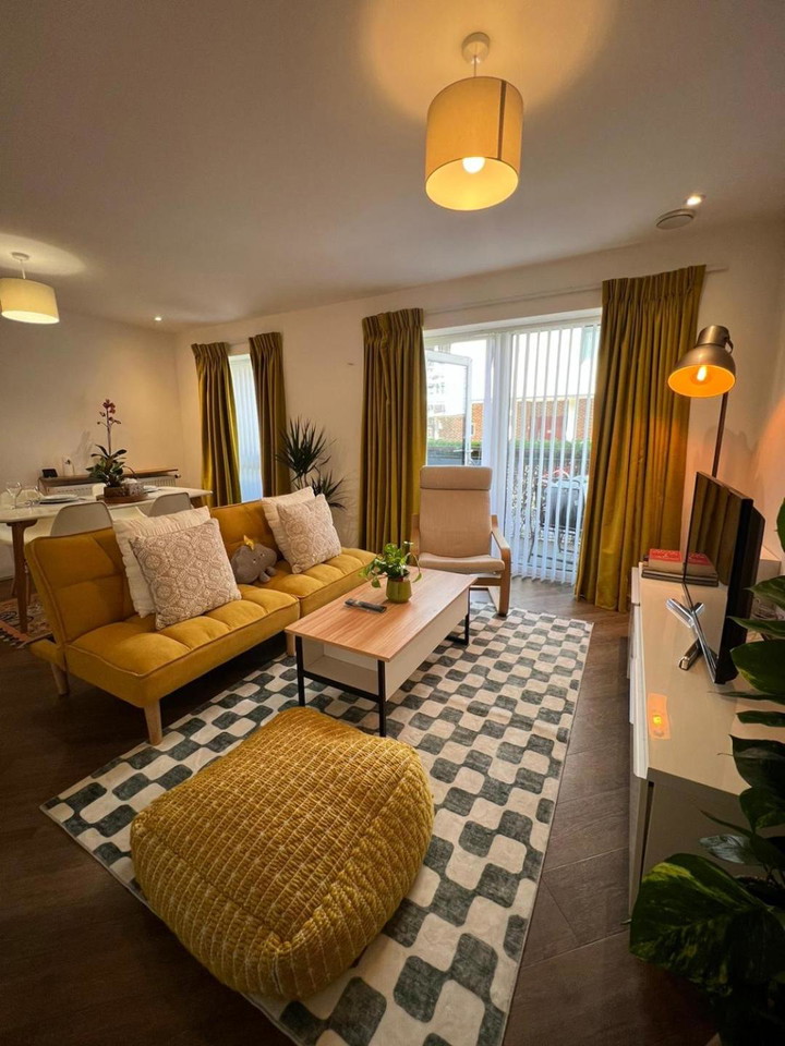 Issara Apartments 35 - Great Location & Private Parking - Gosport