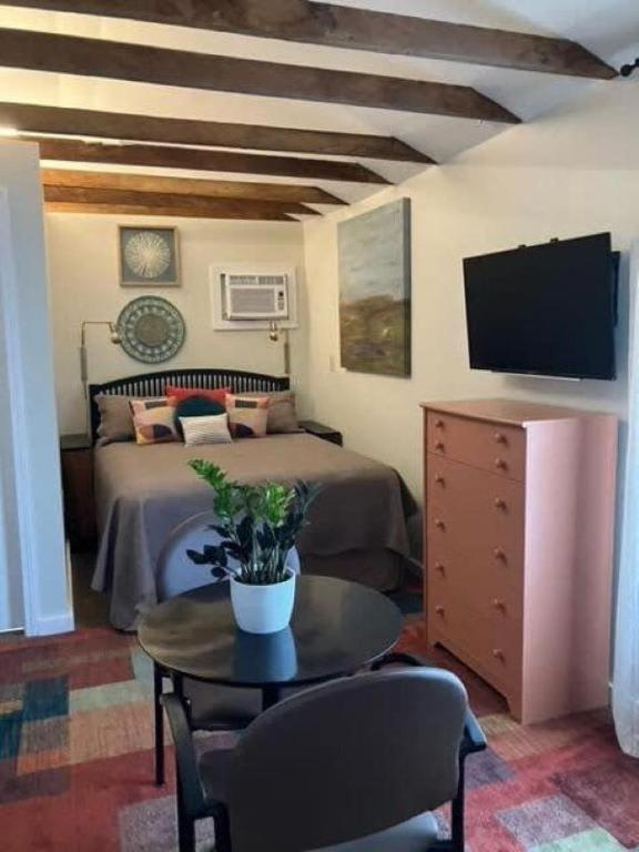 Cozy Lafayette Apartment Free Parking Kitchen & Family Friendly - Lafayette, LA