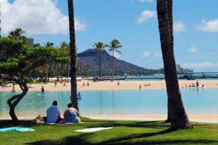 Ocean Front Amazing One Bedroom Condo - Honolulu, HI