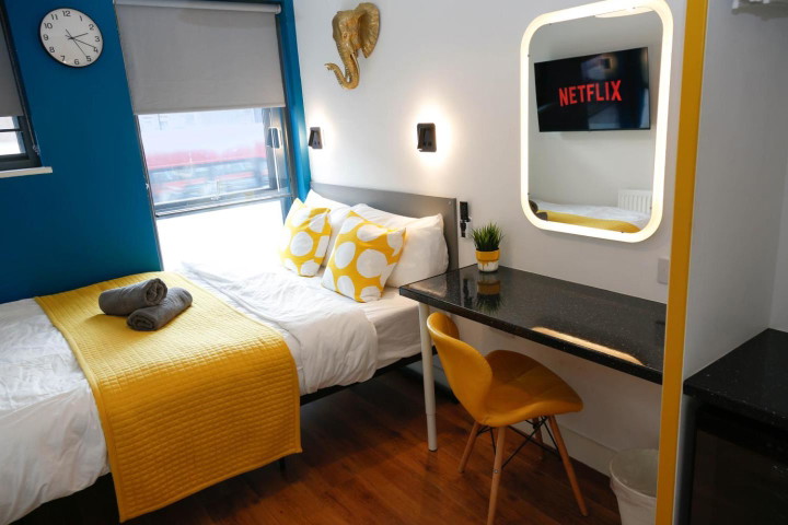 Stylish Double Room In Dalston, 2-min Walk To Overground, Shared Bathroom - Londra
