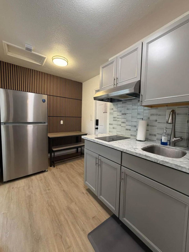 Cozy Home (Unit 2) - Modesto, CA