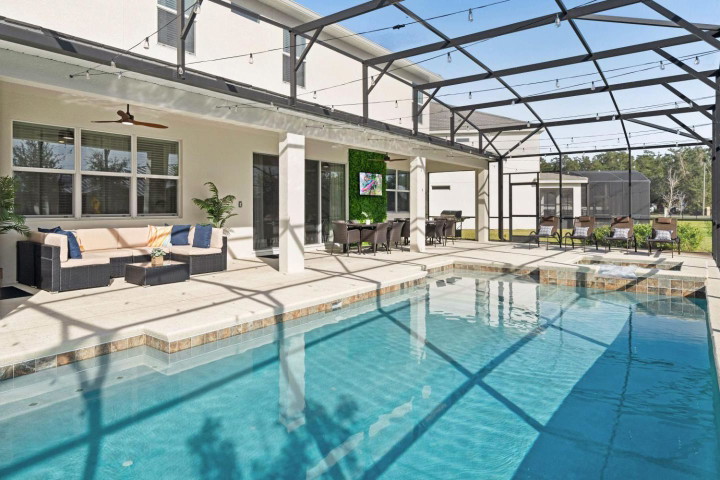 Upstay 15br Villa W Games Room, Pool & Cinema - Kissimmee, FL