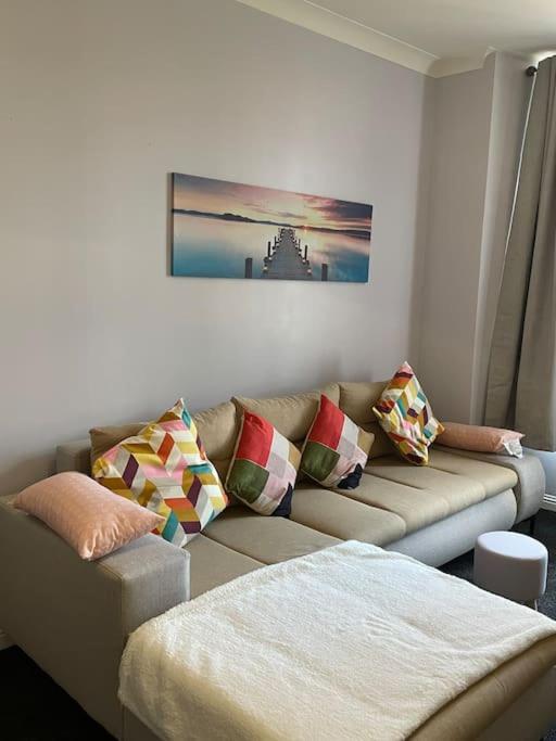 Spacious One Bedroom Flat, Entire Property. - Gourock