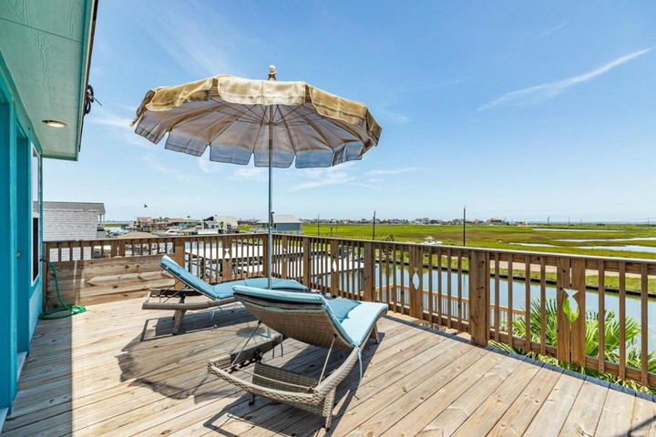 Right On The Canal Great For Fishing - Surfside Beach, TX