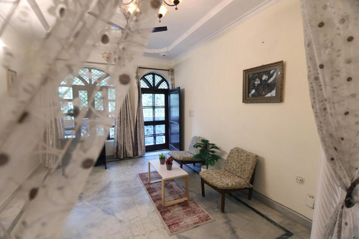 Ariyana Peaceful Relaxing 2bhk Garden View - Noida