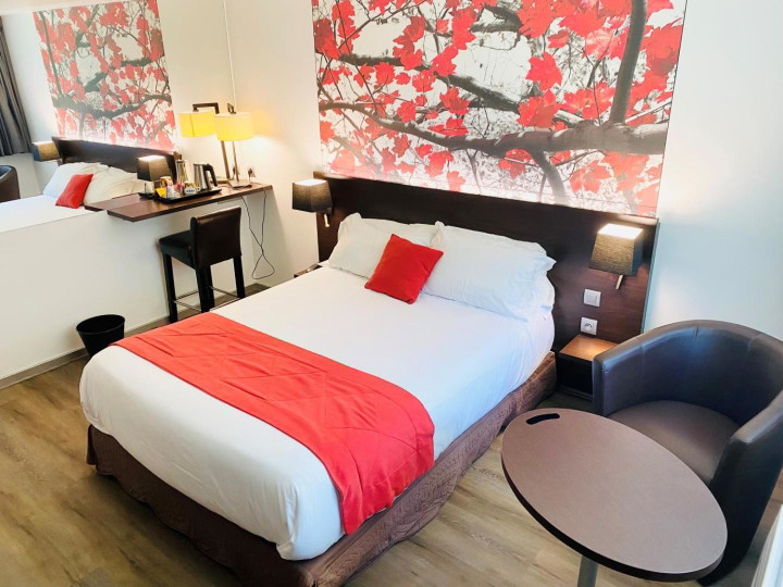 Hotel Pavillon Des Gatines - Montigny-le-Bretonneux