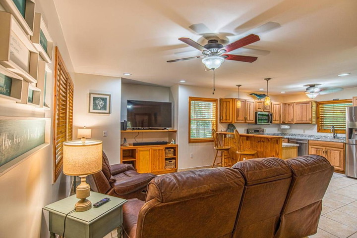 New Homosassa Captains Quarters In Old Homosassa On Hancock Dr. Sleeps 8 In 2 Kings, 2 Queens - Homosassa