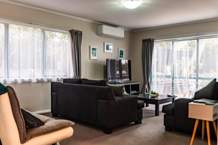 Observation Holiday Home - Waikanae