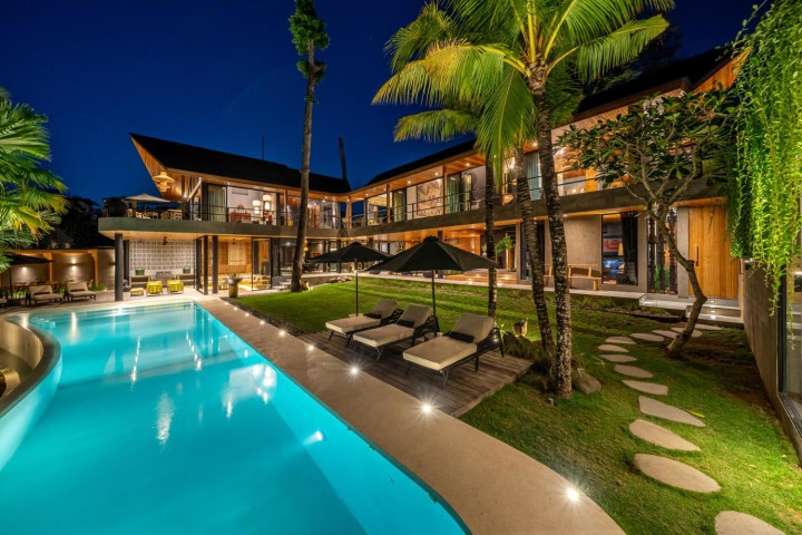 The Riverfront 5br Luxury Villa Near The Beach - Seminyak