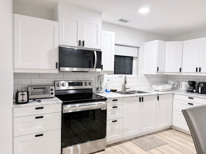 Private 1br Suite With Kitchen, Laundry, Parking & 1 Gigabit Internet - Whitehorse