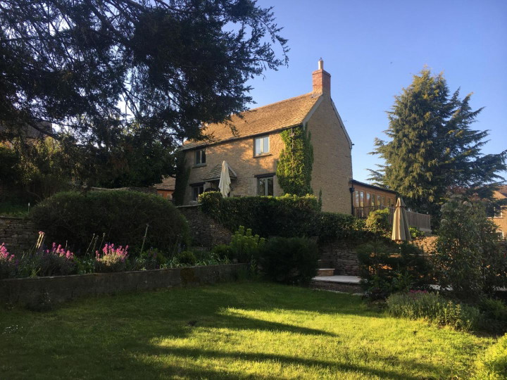 Hollyhock House Cotswold Farmhouse Sleeps 10 - Witney
