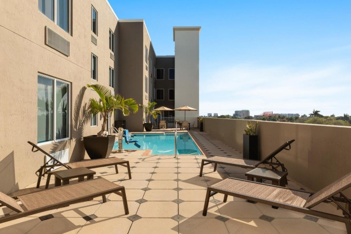 Holiday Inn Express Fort Lauderdale Airport South By Ihg - Hollywood, FL
