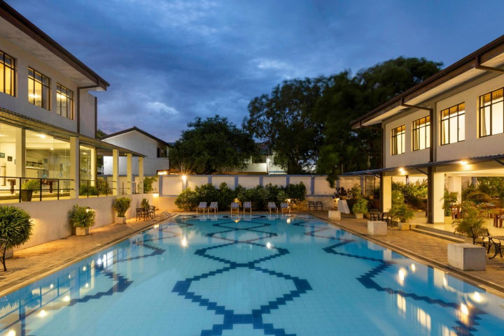 The Blue Wave Hotel - Sri Lanka