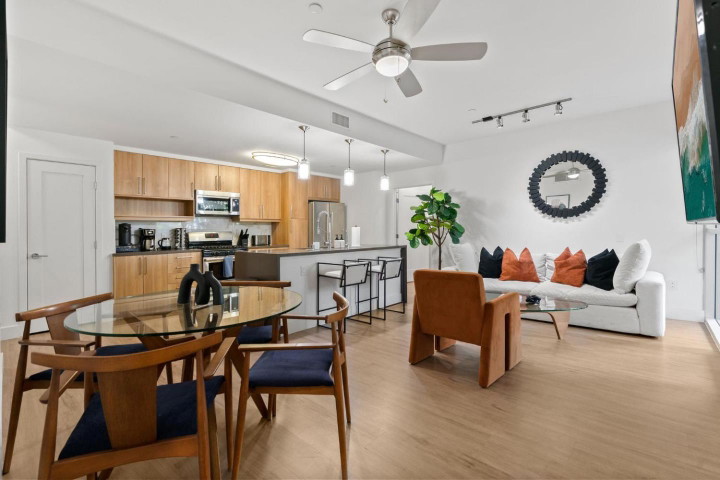 Emerald Oasis' Upscale & Serene Retreat - Walk To Beach & Pool & Gym - Santa Monica, CA