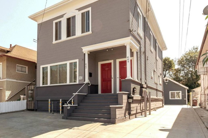 Home And Cottage In Mosswood - Oakland, CA