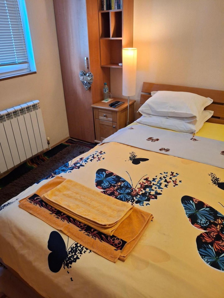 Stay With Me Women Only Room Parking Childrens Pets Welcom - Sofía