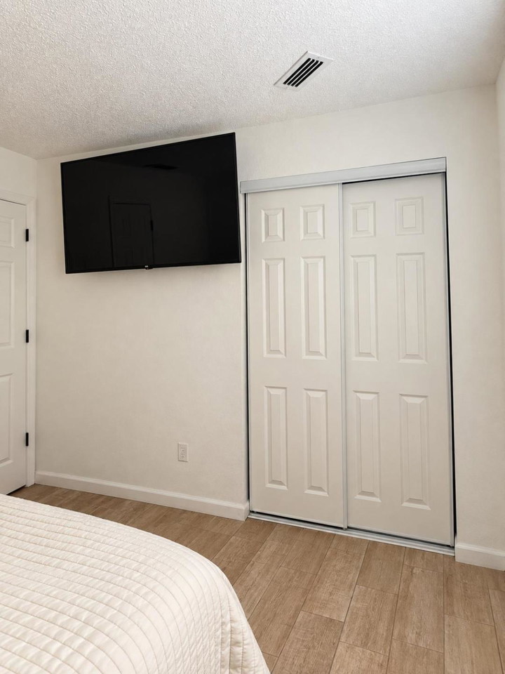 Cozy Room In A Quiet House - Kissimmee, FL