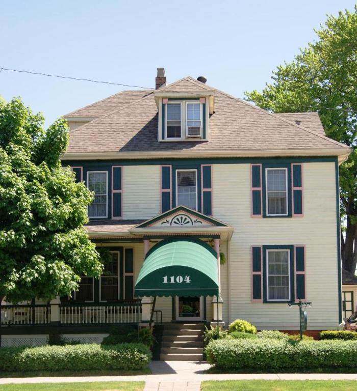 Ye Olde Walkerville Bed & Breakfast - Detroit, MI