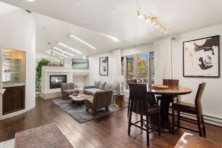 Aspen Stash Pad With Fireplace, Parking, W/d - Aspen