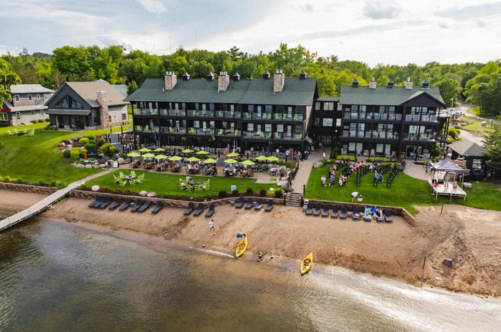 Quarterdeck Resort - Nisswa, MN