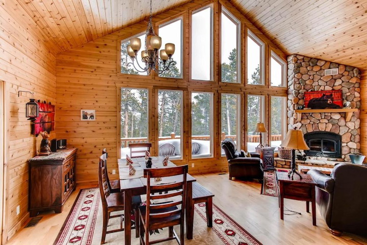 Serene Mountain Cabin Nestled Amongst The Pines - Alpenhaus - Colorado