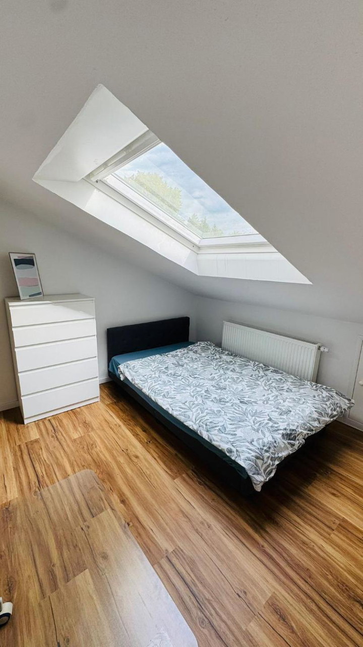 Charming Attic Retreat With Sloped Roof - Sindelfingen